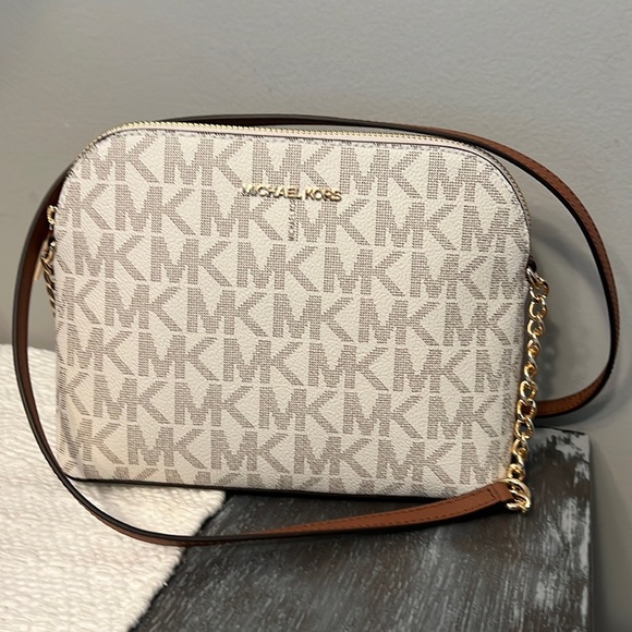 MICHAEL Michael Kors | Bags | Brand New Michael Kors Cros Body Puse ...